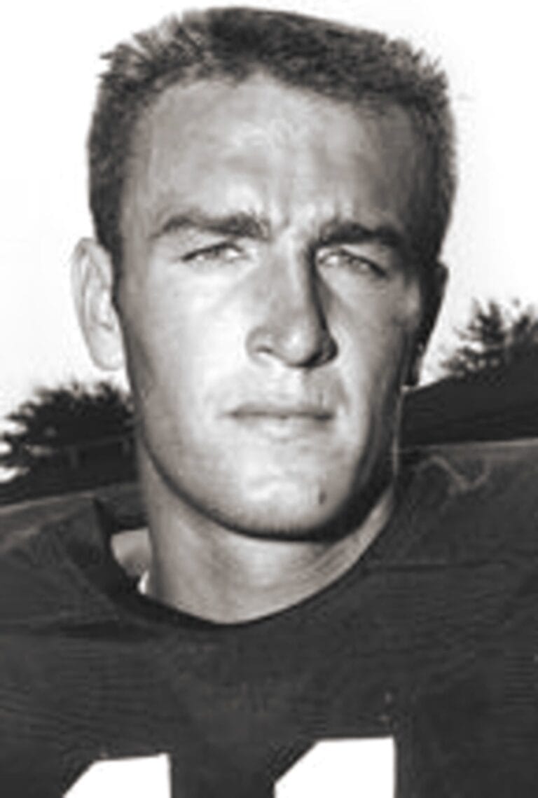 8 of the Tallest NFL Quarterbacks Ever - Largest.org